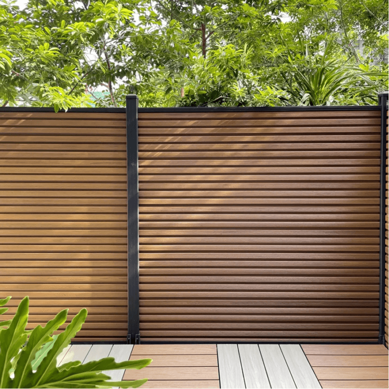 Installazione di recinzioni in WPC: pali in metallo o pali in legno ...